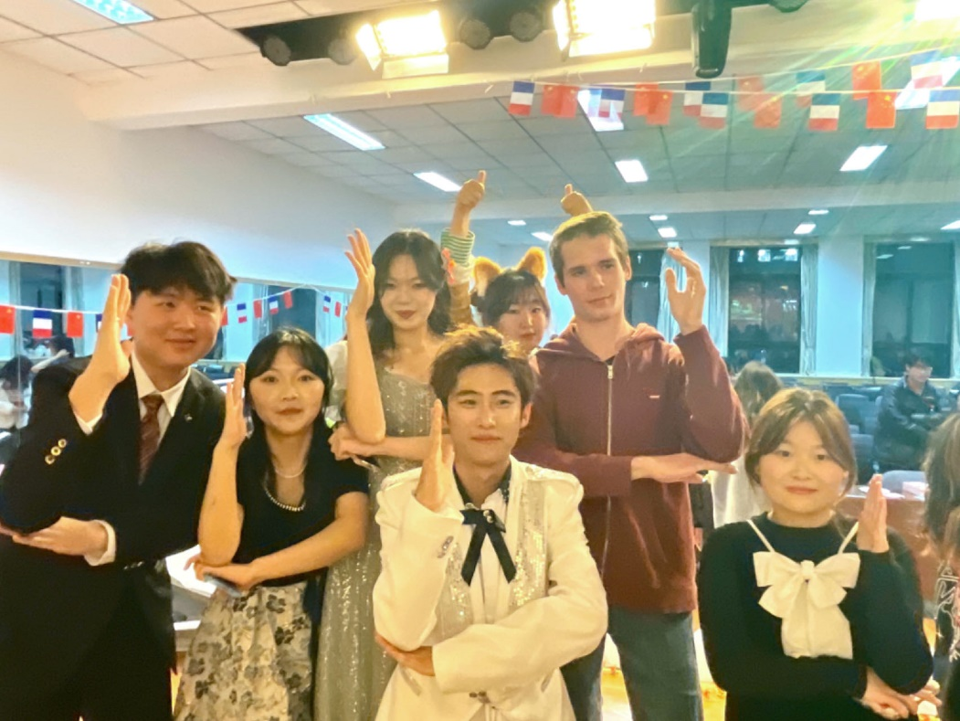 Maxime Thibault Serge, Michel-国际教育学院