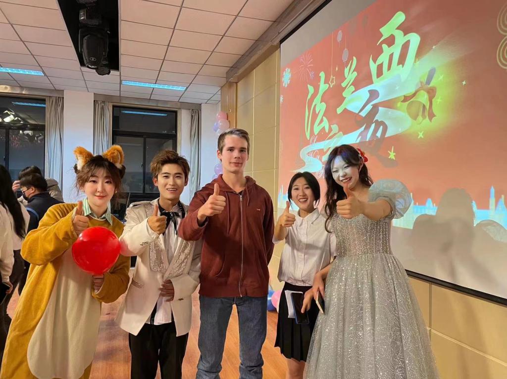 Introduction to Foreign Experts-国际教育学院